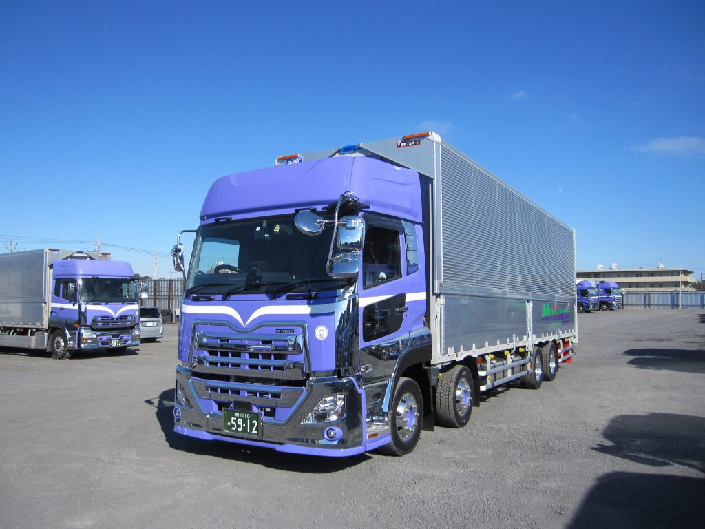 UDさんより大型4軸低床ウイング車新車が納車されました。 | 森井運送有限会社